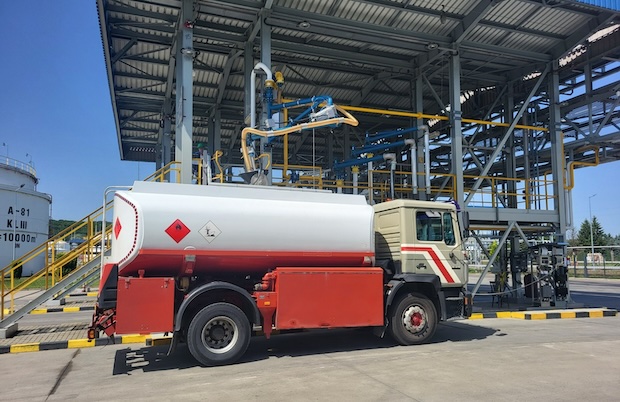 Enkorr: Свіжий погляд на енергетику - Новини - Unimot дообладнав термінал у Ясло верхнім наливом